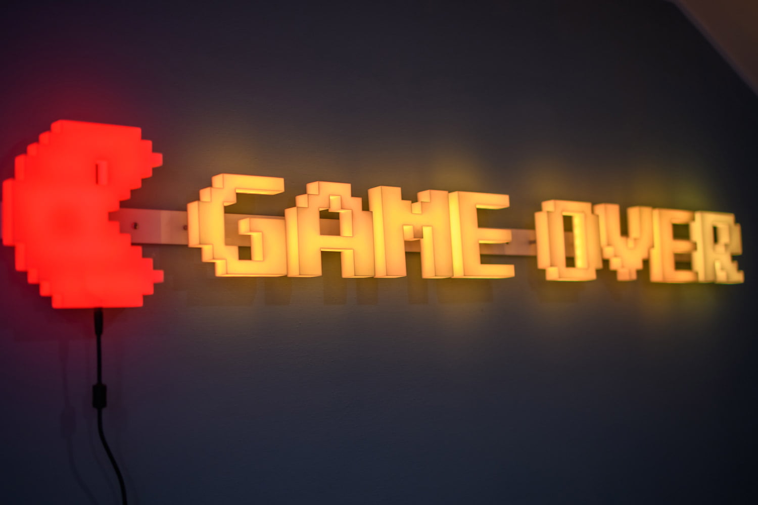 Decorațiune luminoasă printată 3D Game Over led-uri adresabile
